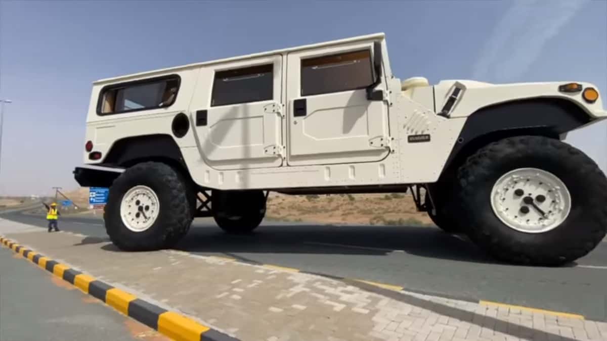 Questo è l'Hummer più grande al mondo, davvero mastodontico